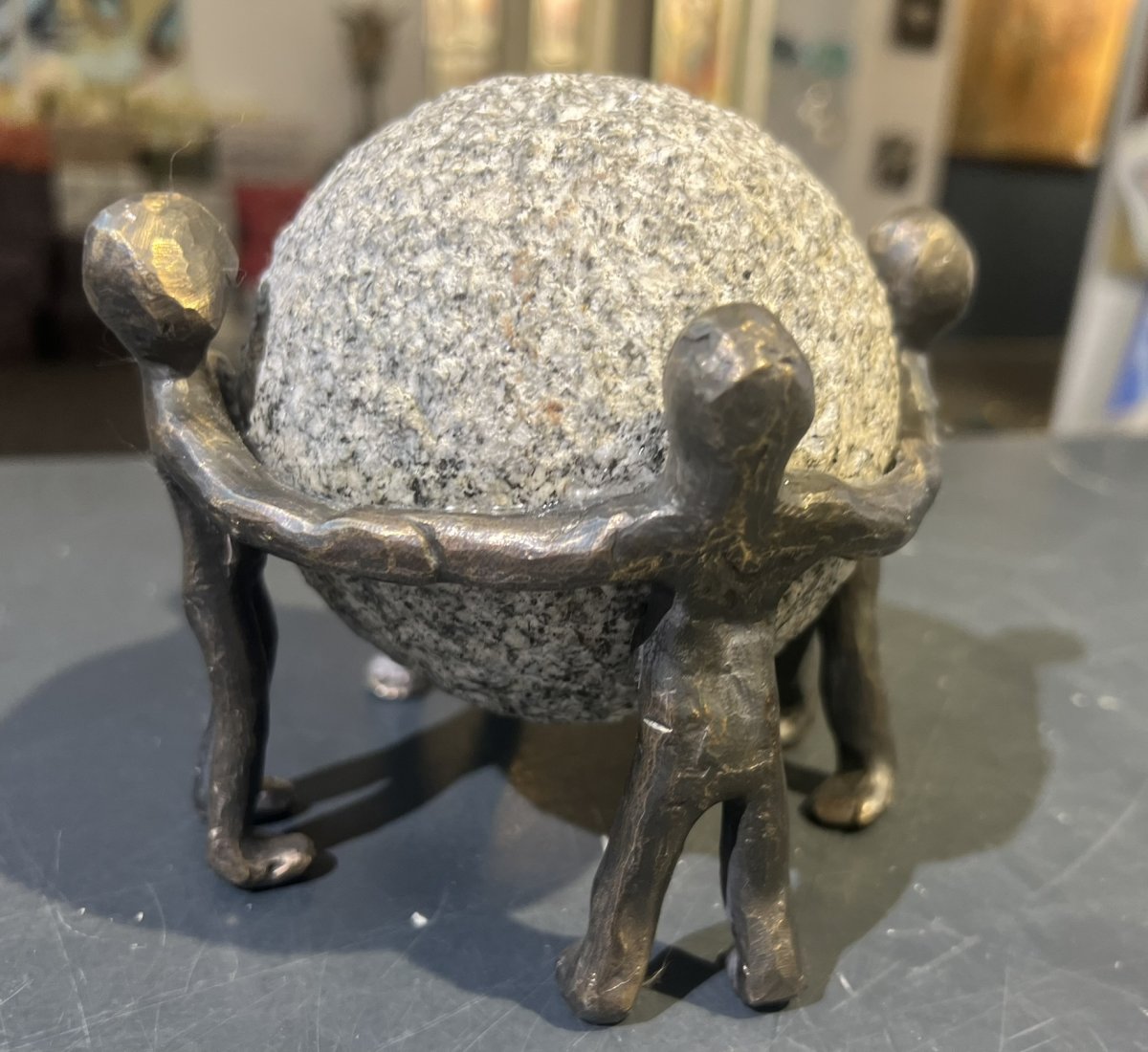 "Fælles ansvar" Bronceskulptur af Lisbeth Gundersen - Lisbeth Gundersen - Galleri Art Expo